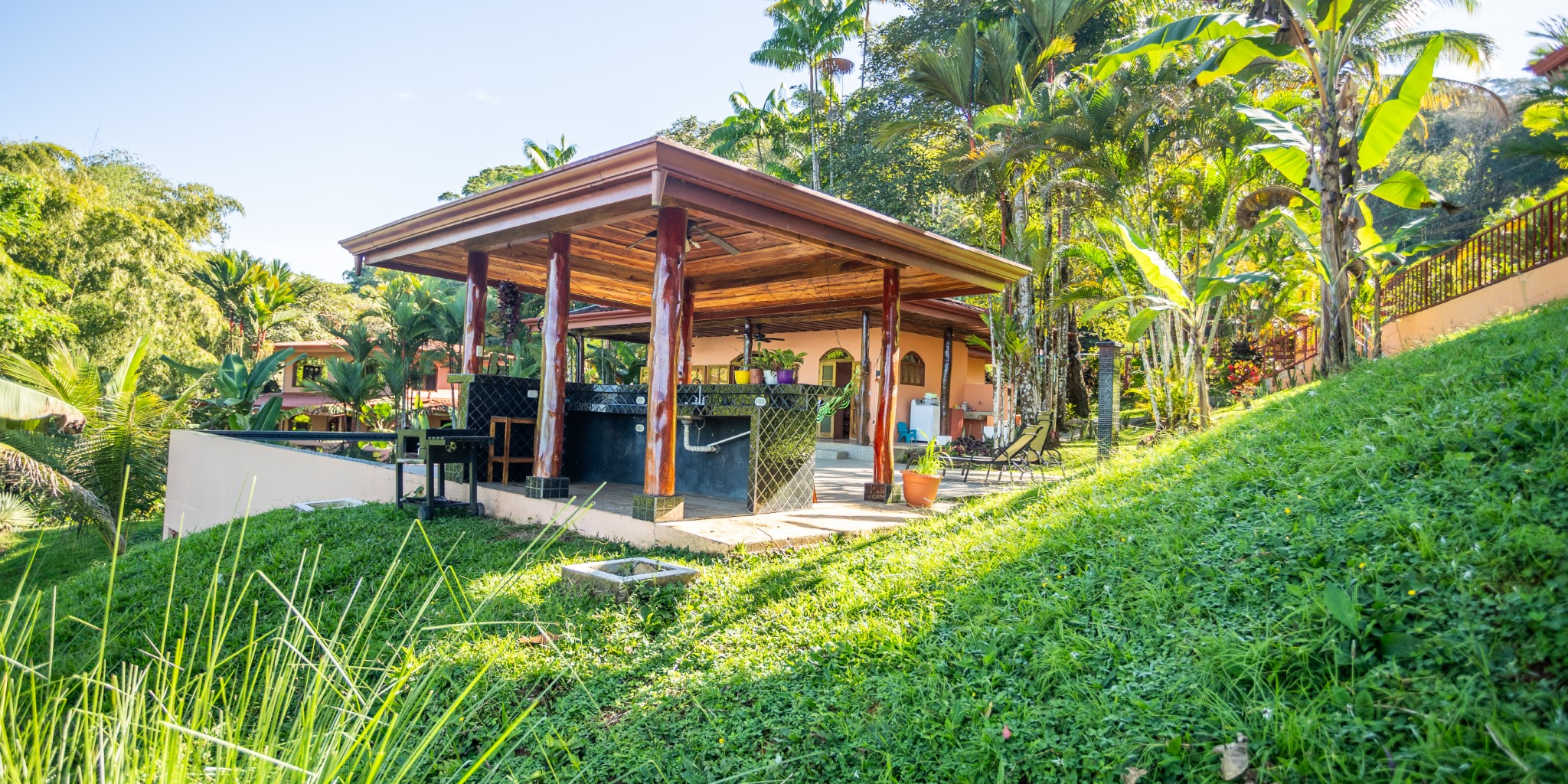 Multiple Villas with 3 Ocean View Units on 1.7 acres in Tinamastes ...